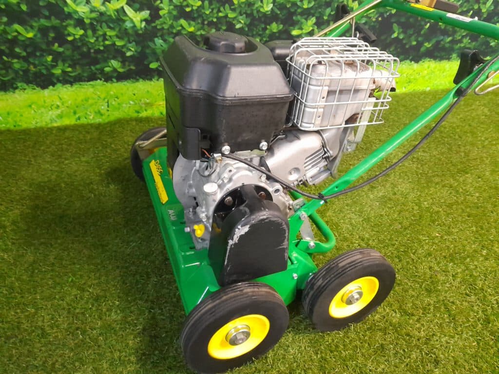 John Deere D45C verticuteermachine - Kortier Mechanisatie