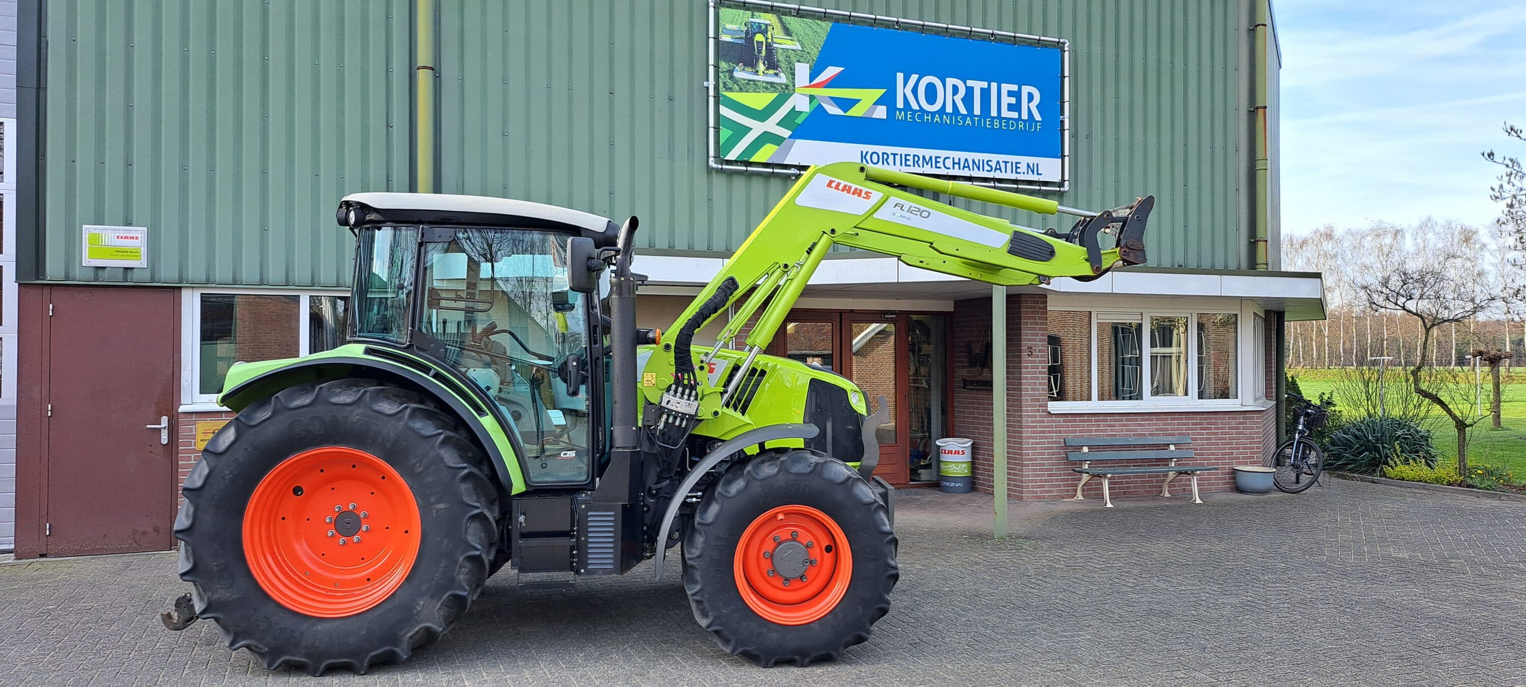 Claas trekker - Kortier Mechanisatie